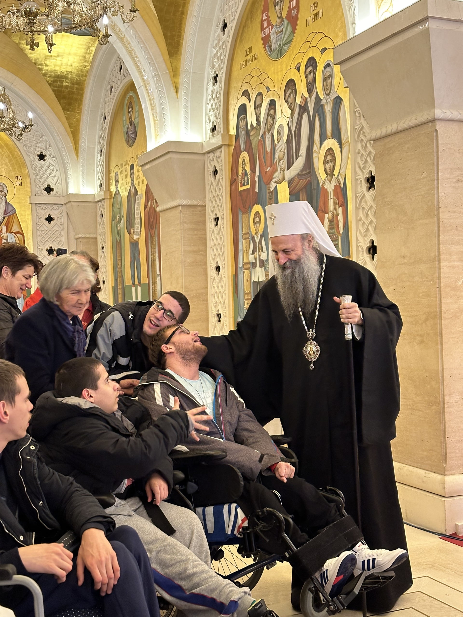 На свечаној академији Патријарх поделио божићне пакетиће у Храму Светог ...